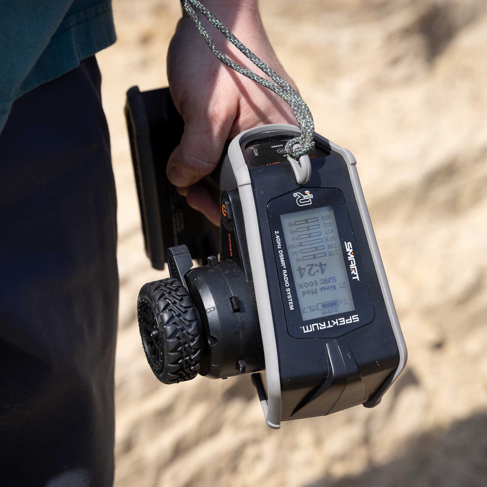 DX6 Rugged 6-Channel DSMR Transmitter with SR515 Receiver | Spektrum